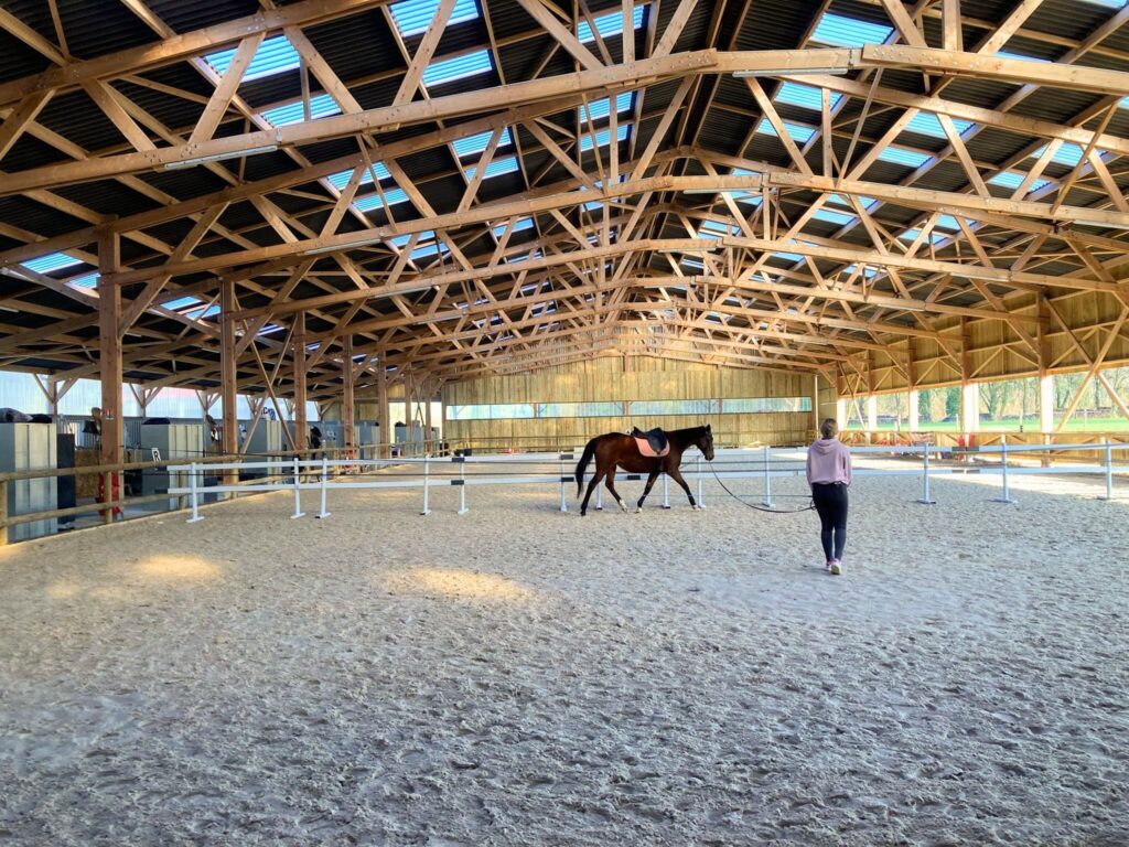 Comment construire un manège équestre ou une carrière couverte ? | Roiné