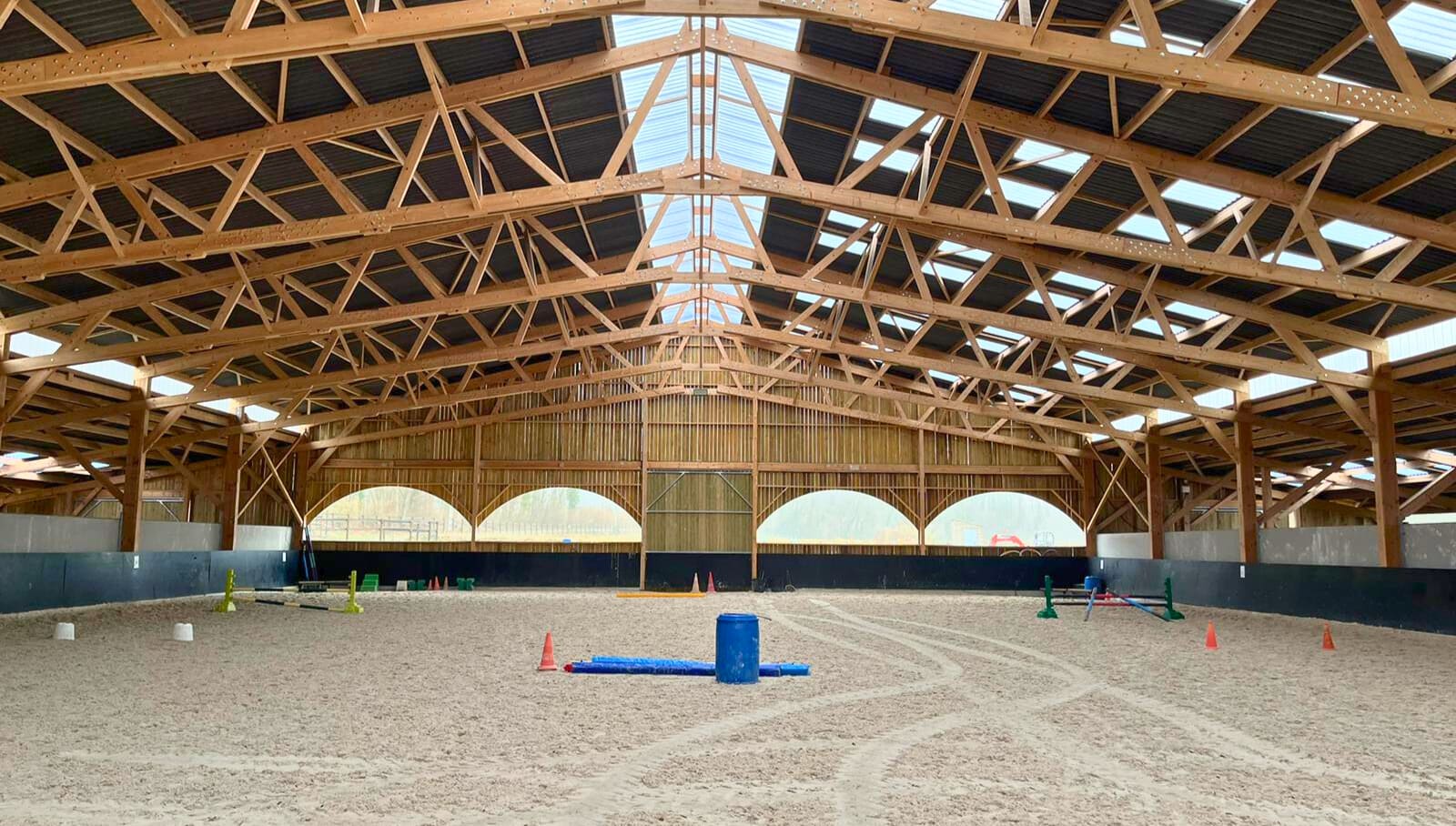 Comment construire un manège équestre ou une carrière couverte ? | Roiné